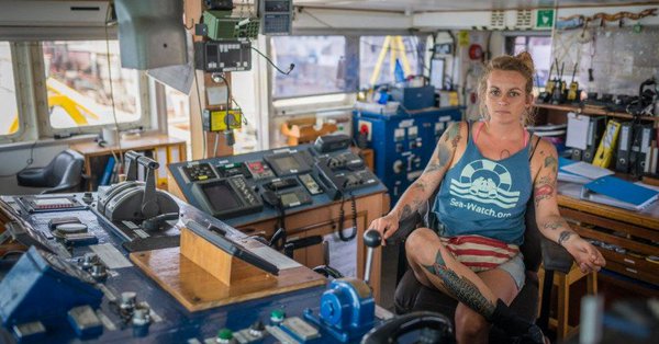 Italia: Pia Klemp, una capitana en el juzgado por salvar a personas en ...