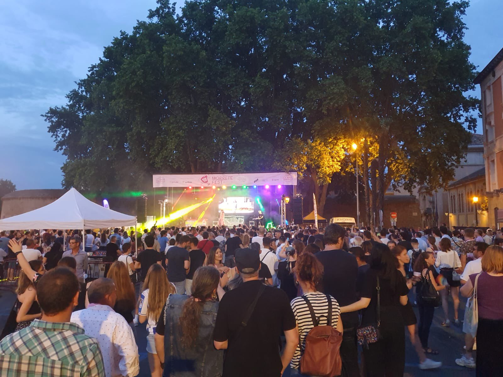 María Escarmiento, Chico Blanco, Venga, Bea, Futurachicapop y Lil Ella ...