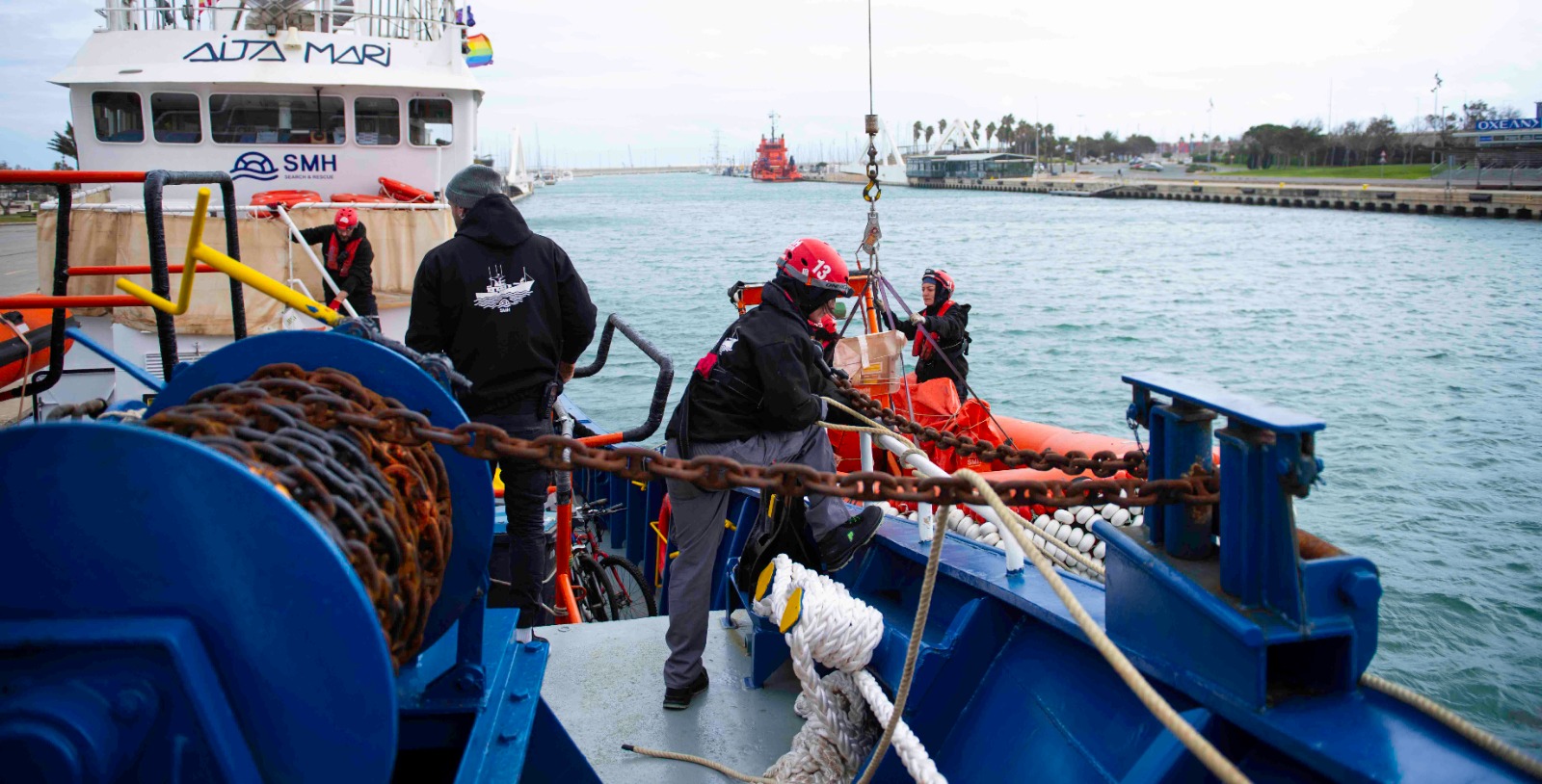 El barco de rescate Aita Mari en València, listo para zarpar rumbo al ...