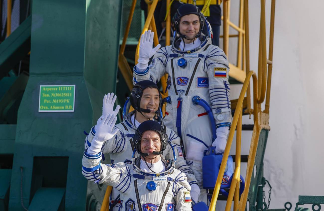 La nave tripulada rusa Soyuz MS-27 llega a la Estación Espacial ...