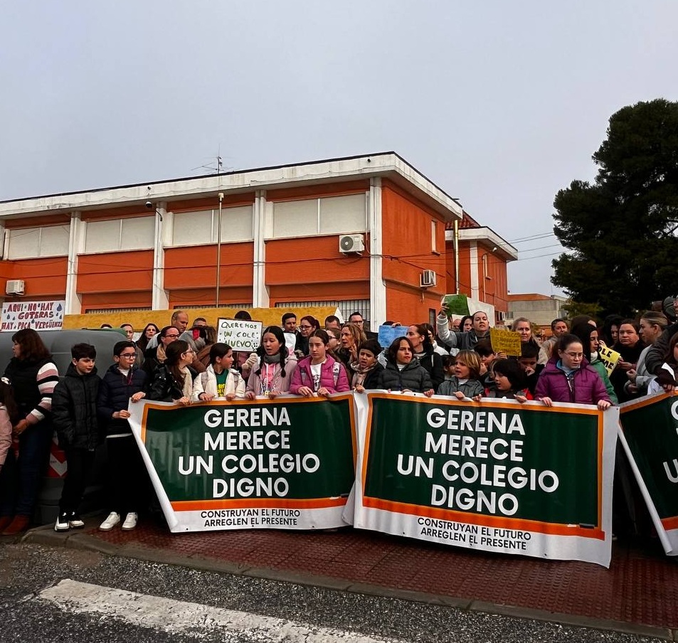 USTEA Sevilla en la concentración del CEIP Fernando Feliú de Gerena ...