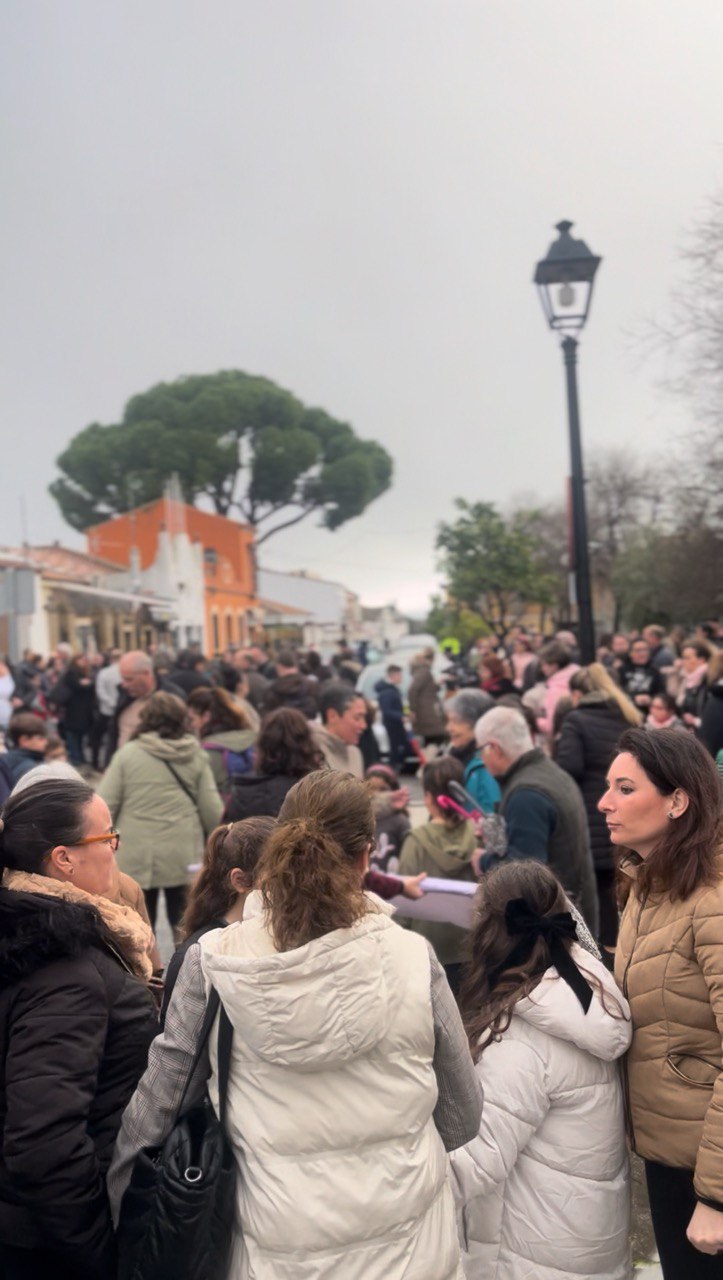 USTEA Sevilla en la concentración del CEIP Fernando Feliú de Gerena ...